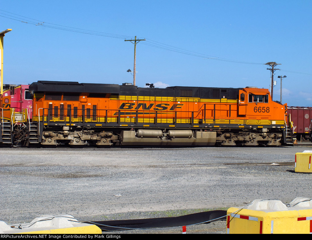 BNSF 6658